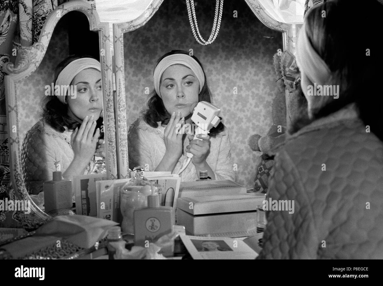 The Lovers (1973) Paula Wilcox, Date: 1973 Stock Photo - Alamy