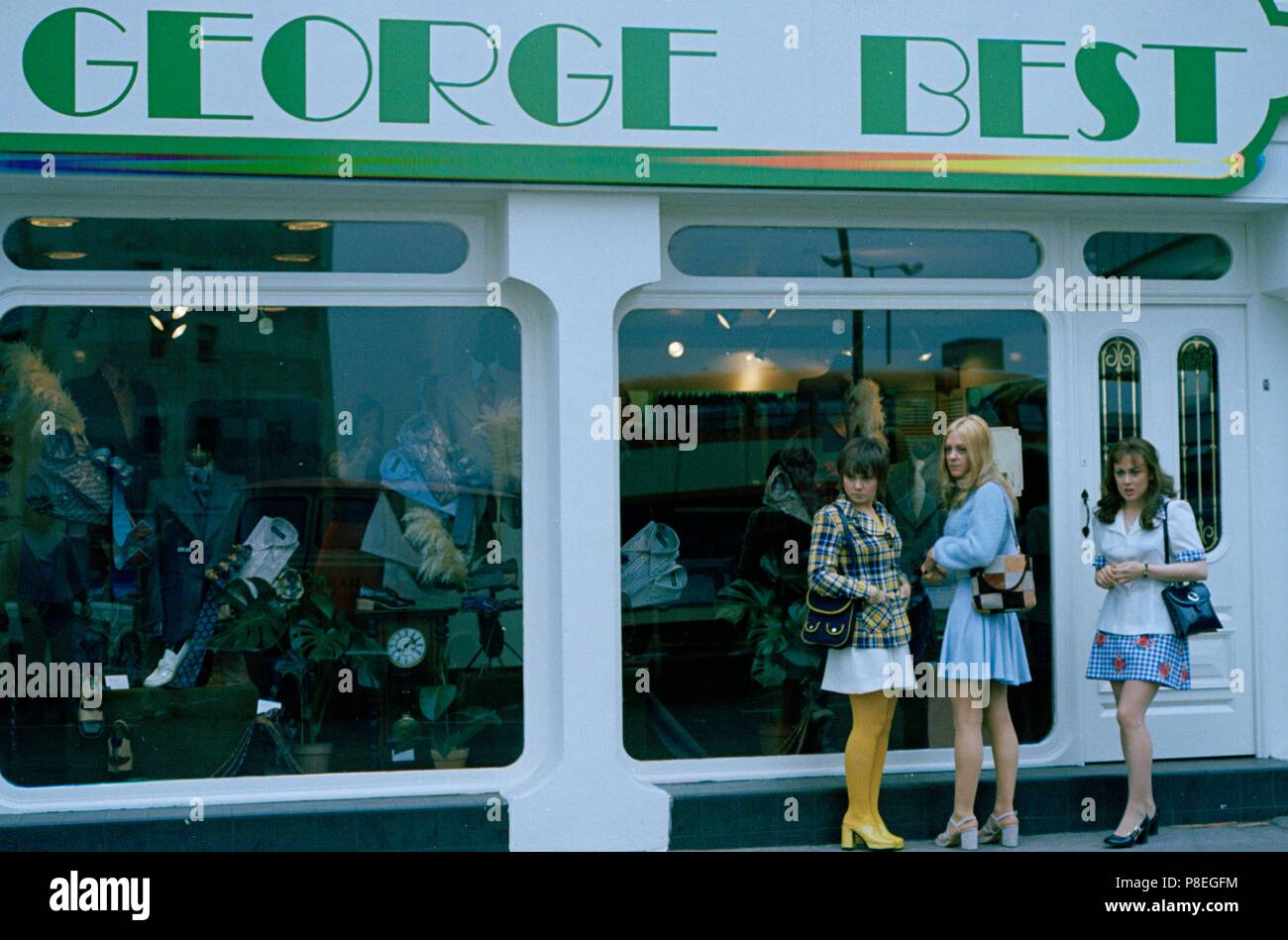 Paula wilcox 70s hi-res stock photography and images - Alamy