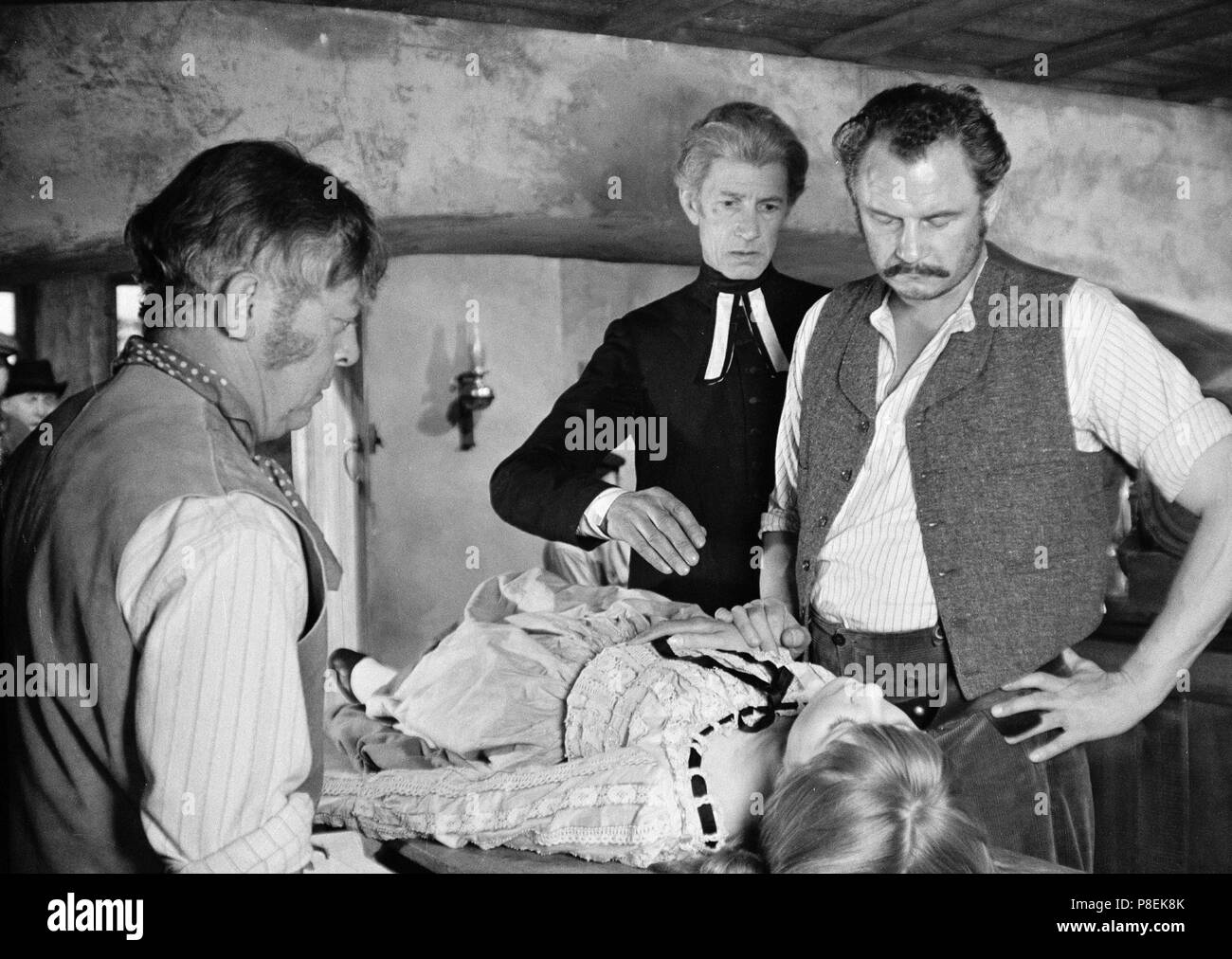 Scars of Dracula (1970) Michael Ripper, Michael Gwynn, Maurice Bush ...