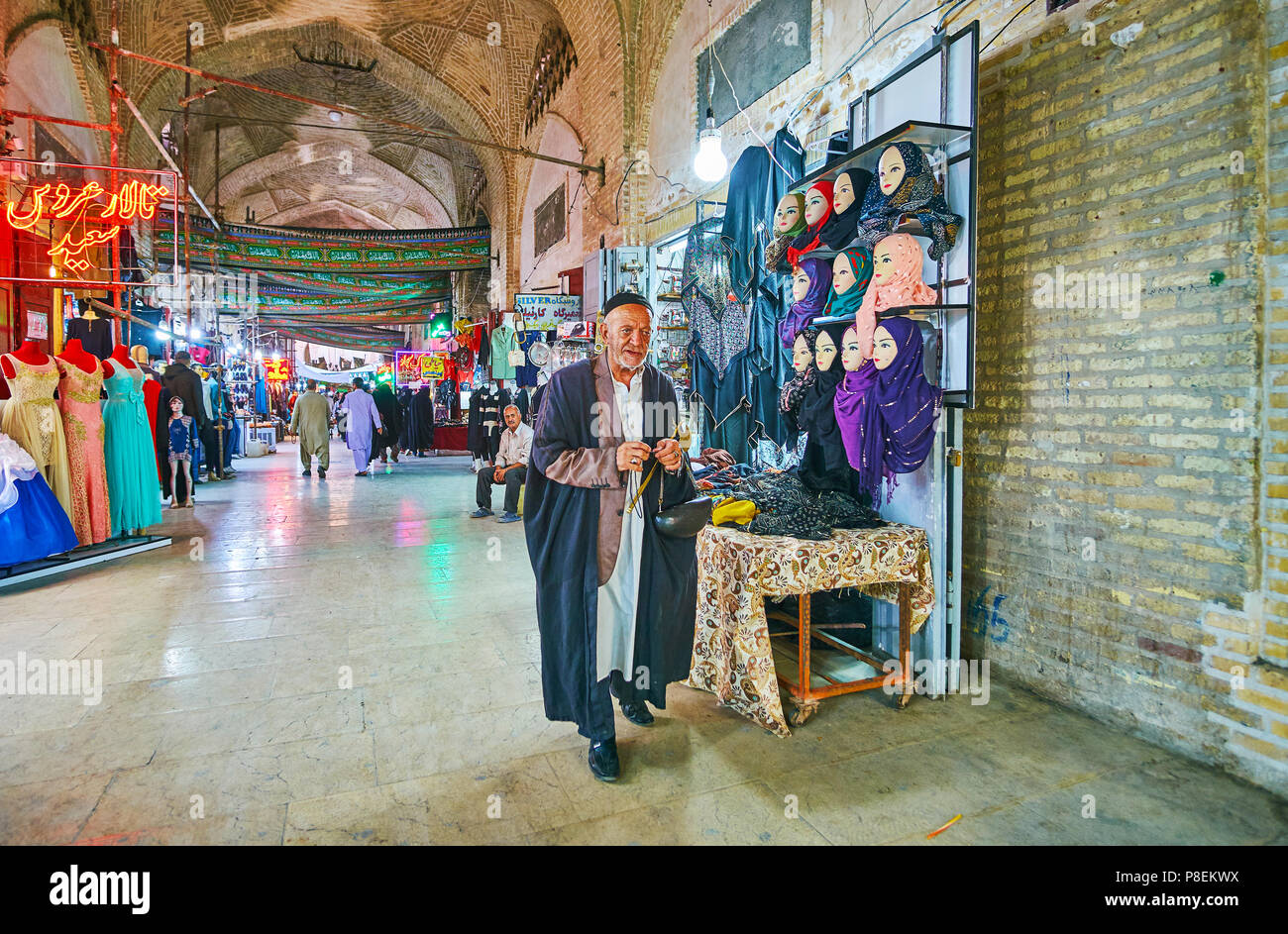 KERMAN, IRAN - OCTOBER 15, 2017: Traditionally dressed elderly man ...
