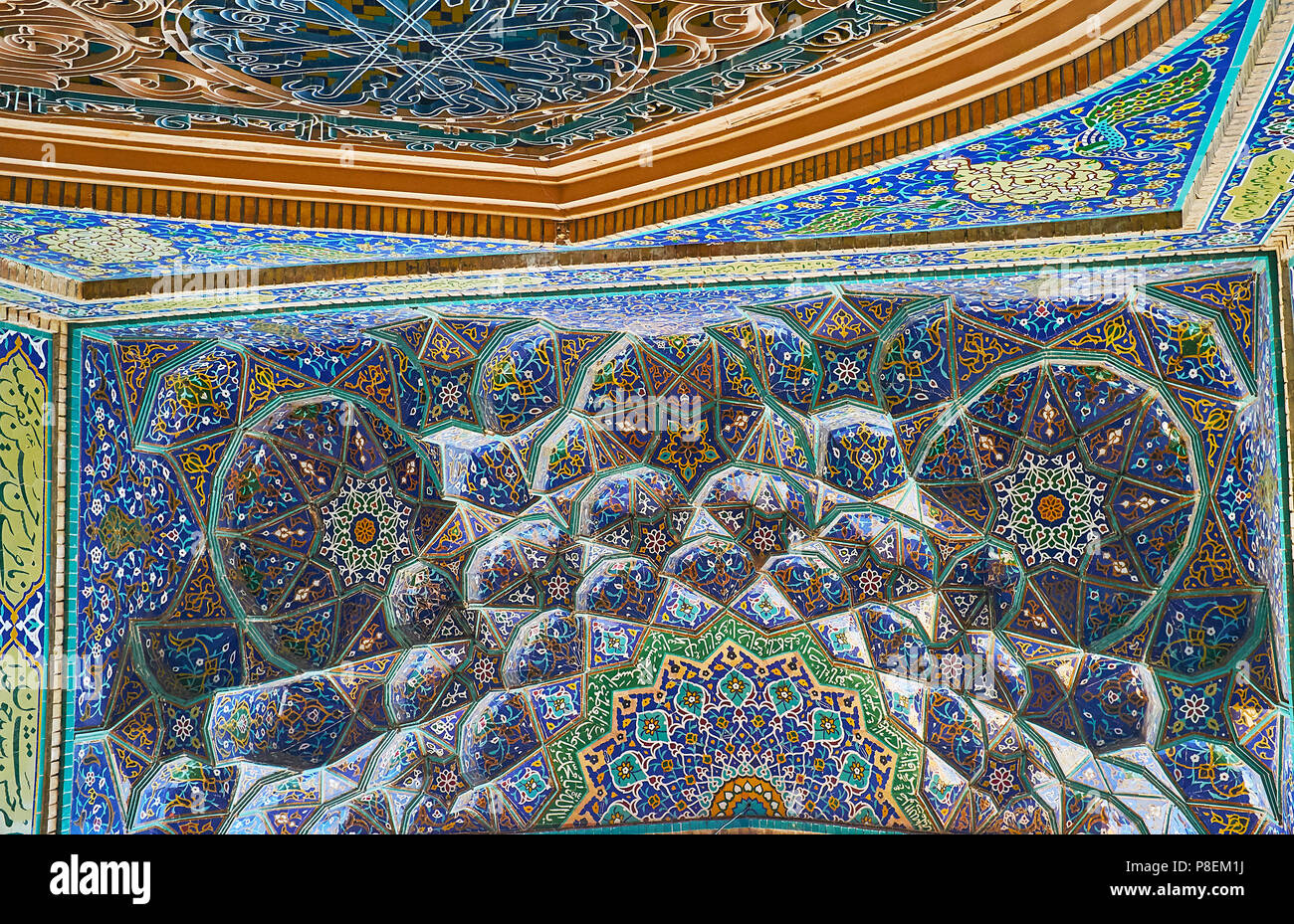 Medieval islamic art patterns hi-res stock photography and images - Alamy