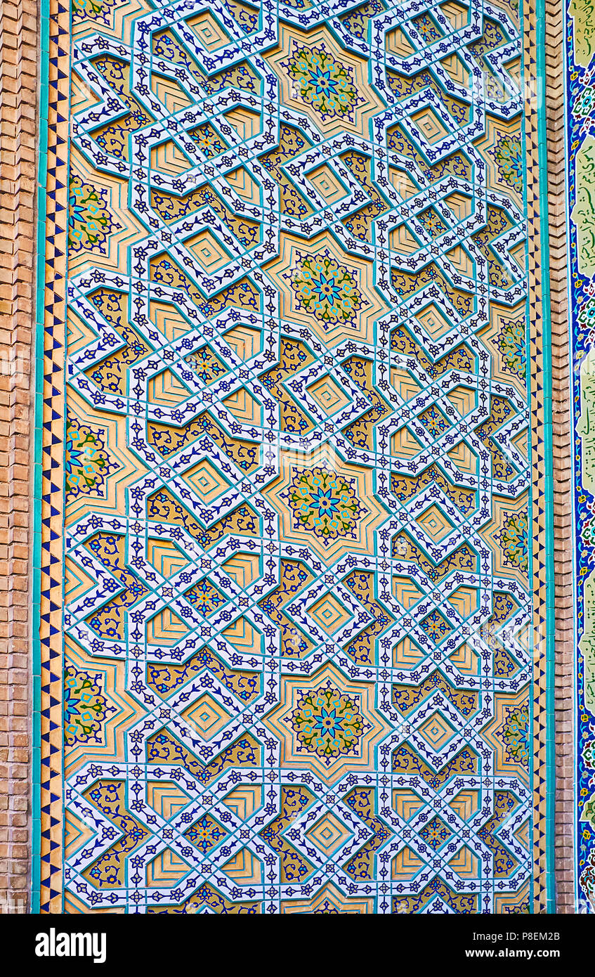 Medieval islamic art patterns hi-res stock photography and images - Alamy