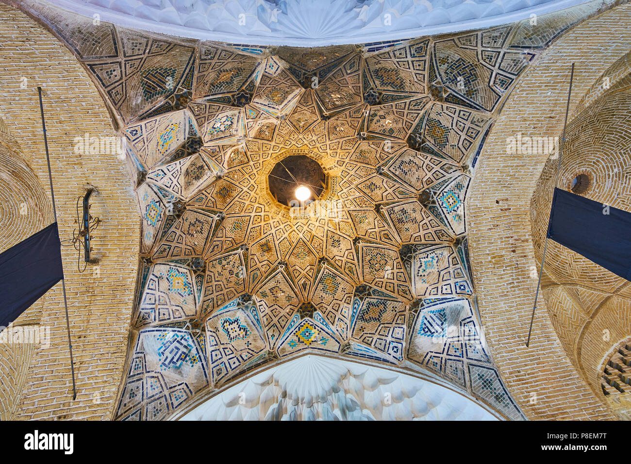 Medieval islamic art patterns hi-res stock photography and images - Alamy