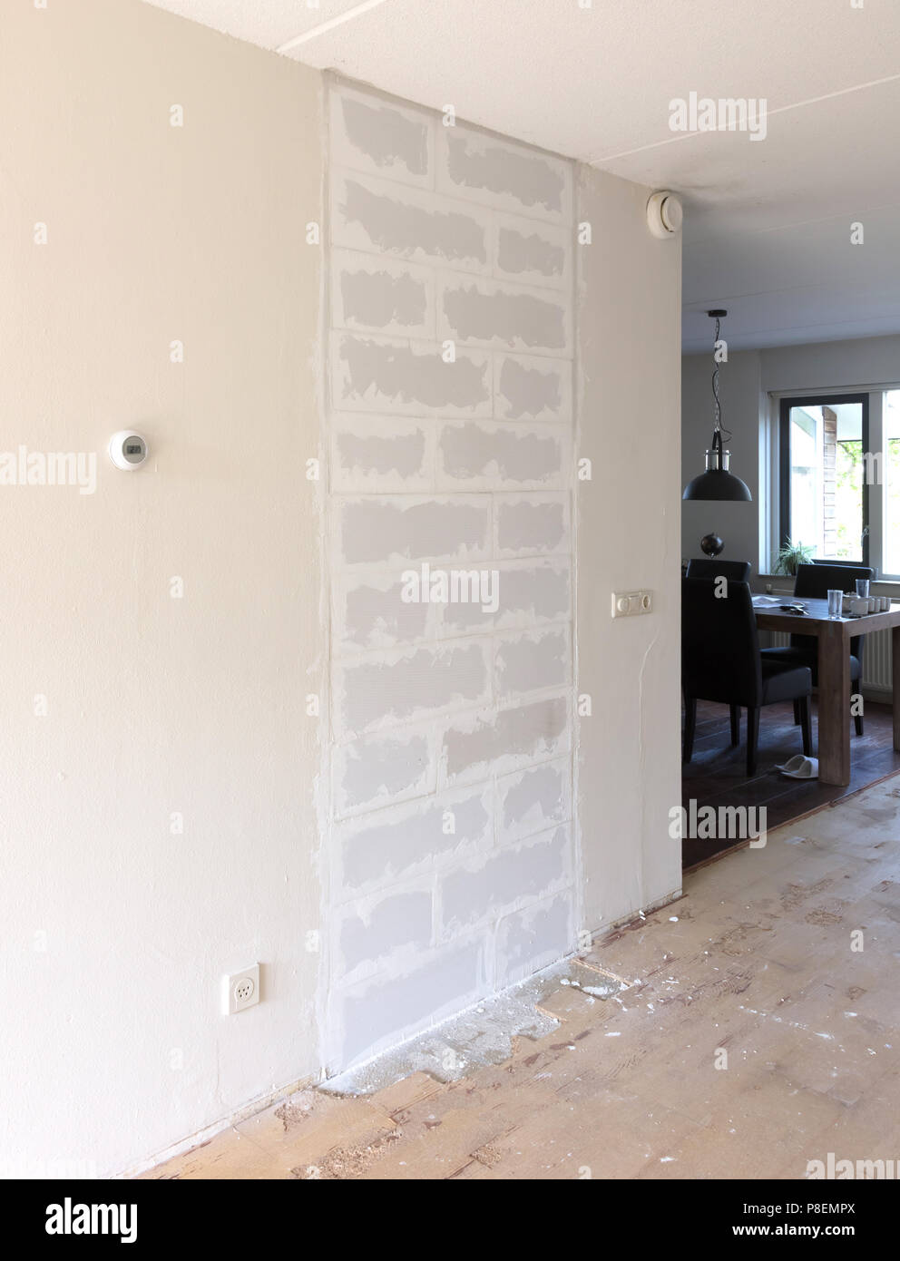 Building a small wall with lightweight concrete blocks - Do it yourself ...