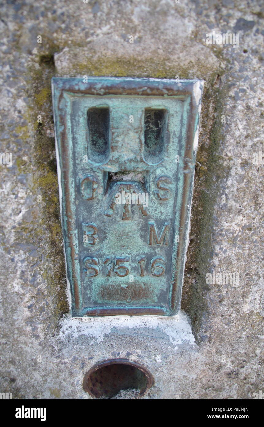 Round barrow cemetery hi-res stock photography and images - Alamy