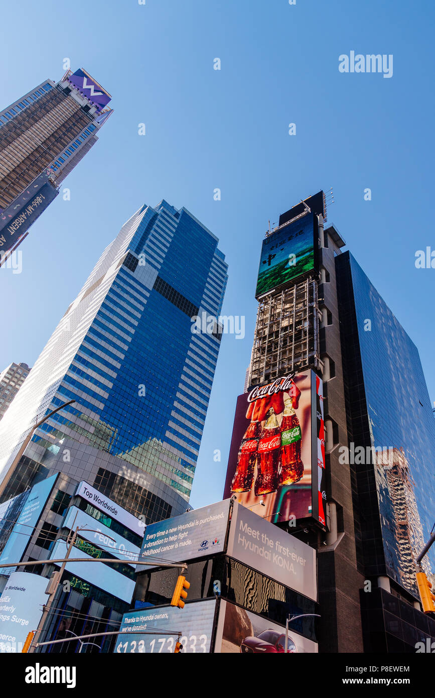 Skyscrapeers hi-res stock photography and images - Alamy