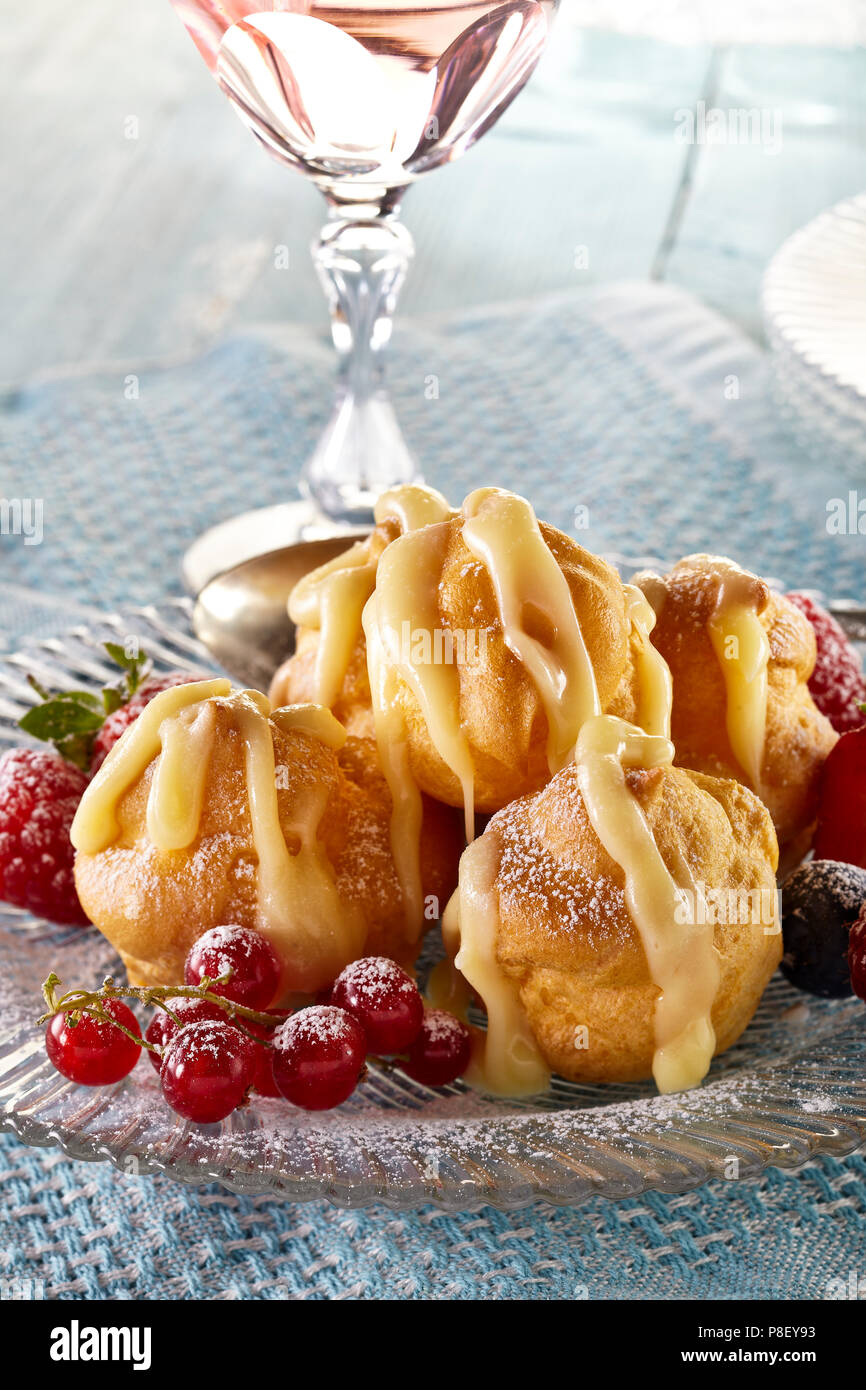 Profiteroles icing sugar hi-res stock photography and images - Alamy