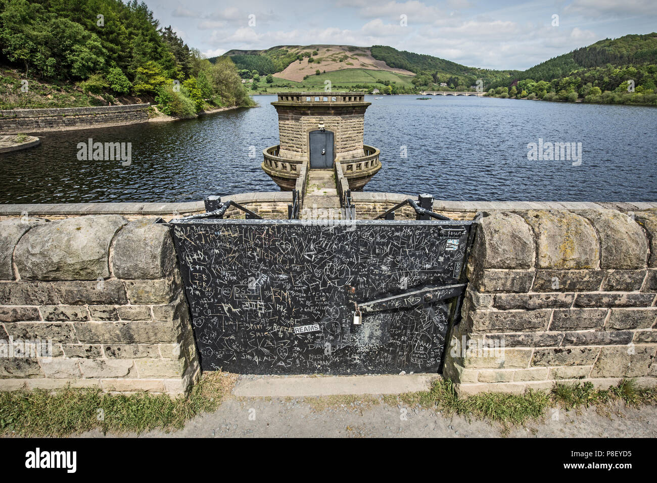 Ladybower resevoir gate hi-res stock photography and images - Alamy
