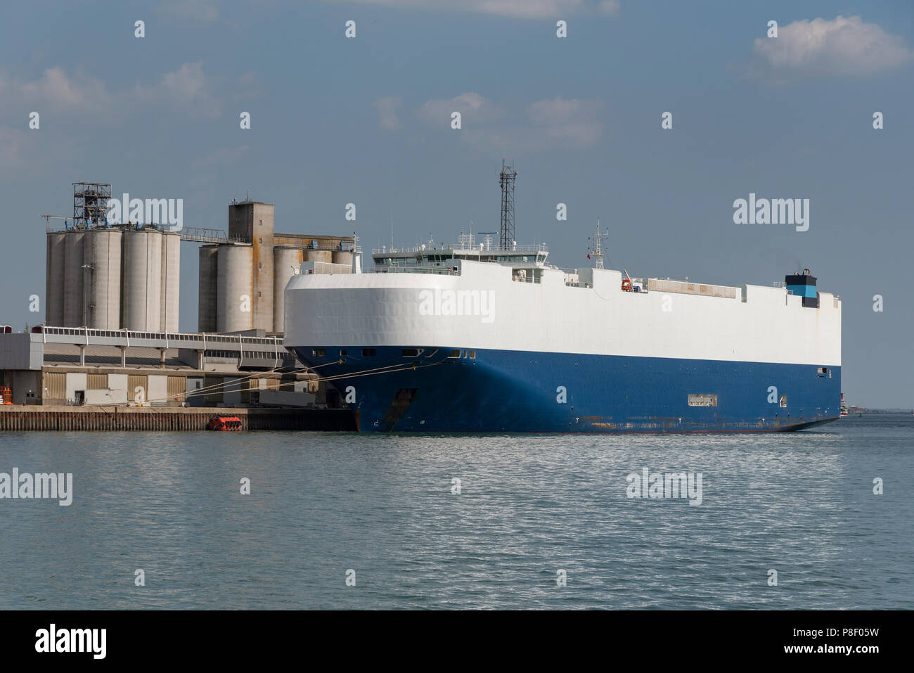 Car transporter ships hi-res stock photography and images - Alamy