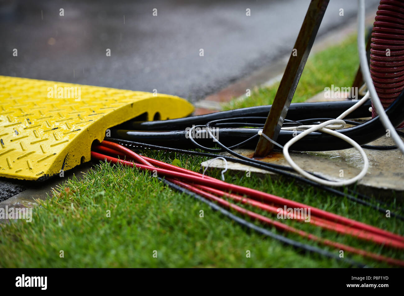 Heavy duty electrical wire hi-res stock photography and images - Alamy