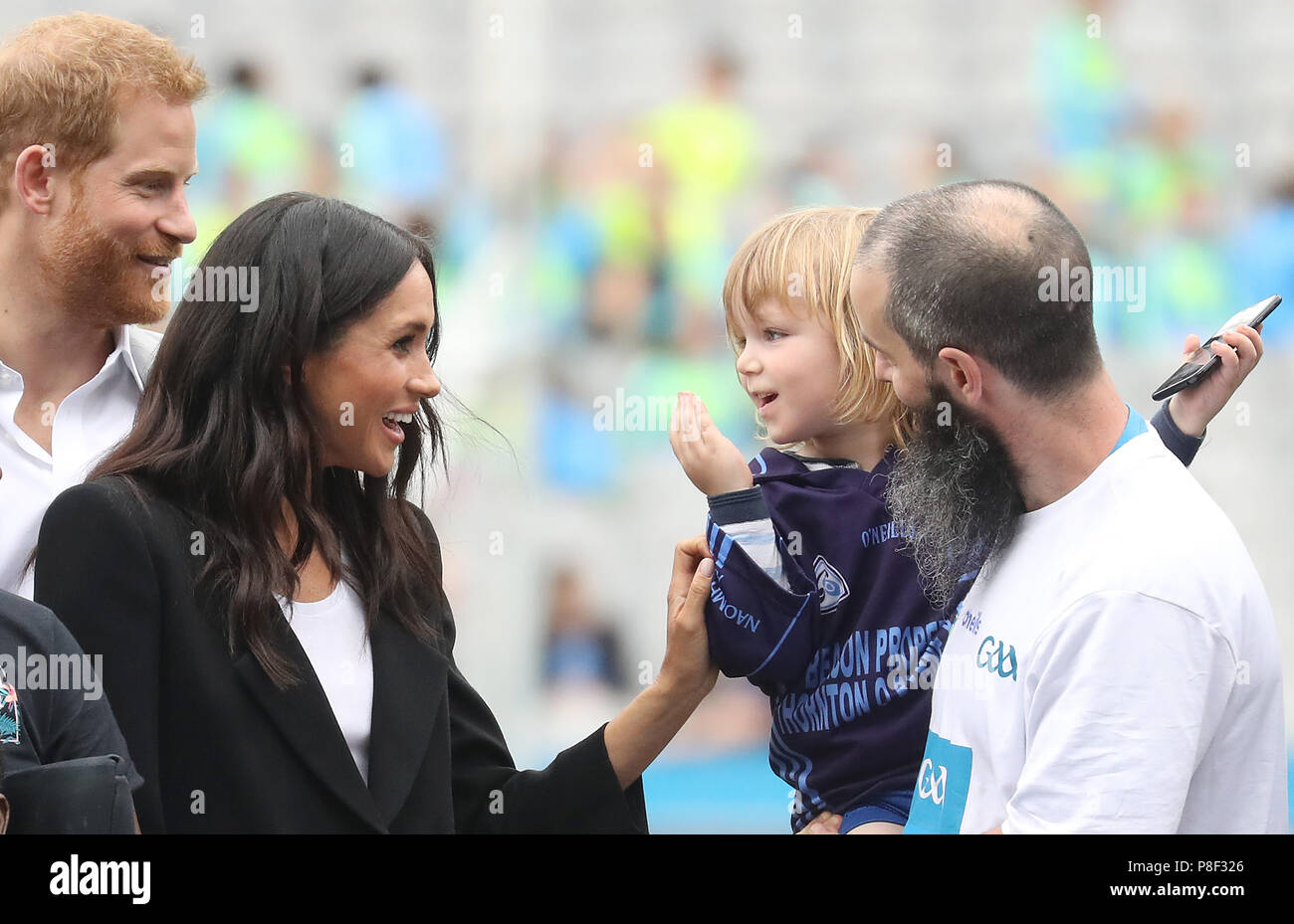 The Duke and Duchess of Sussex meet three year old Walter Cullen as ...