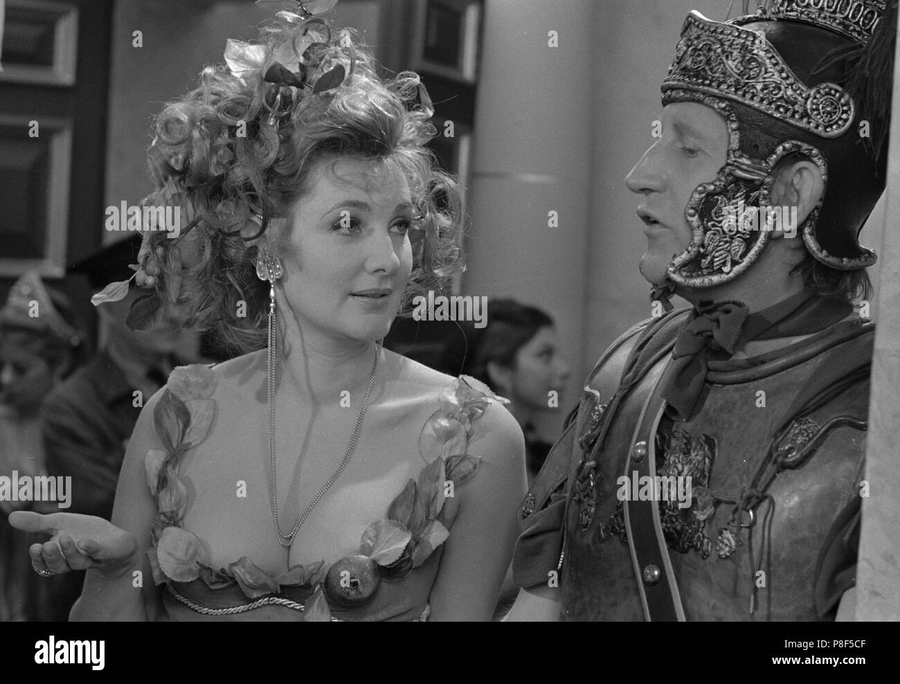 Up Pompeii (1971) Lance Percival, Barbara Murray, Date: 1971 Stock ...