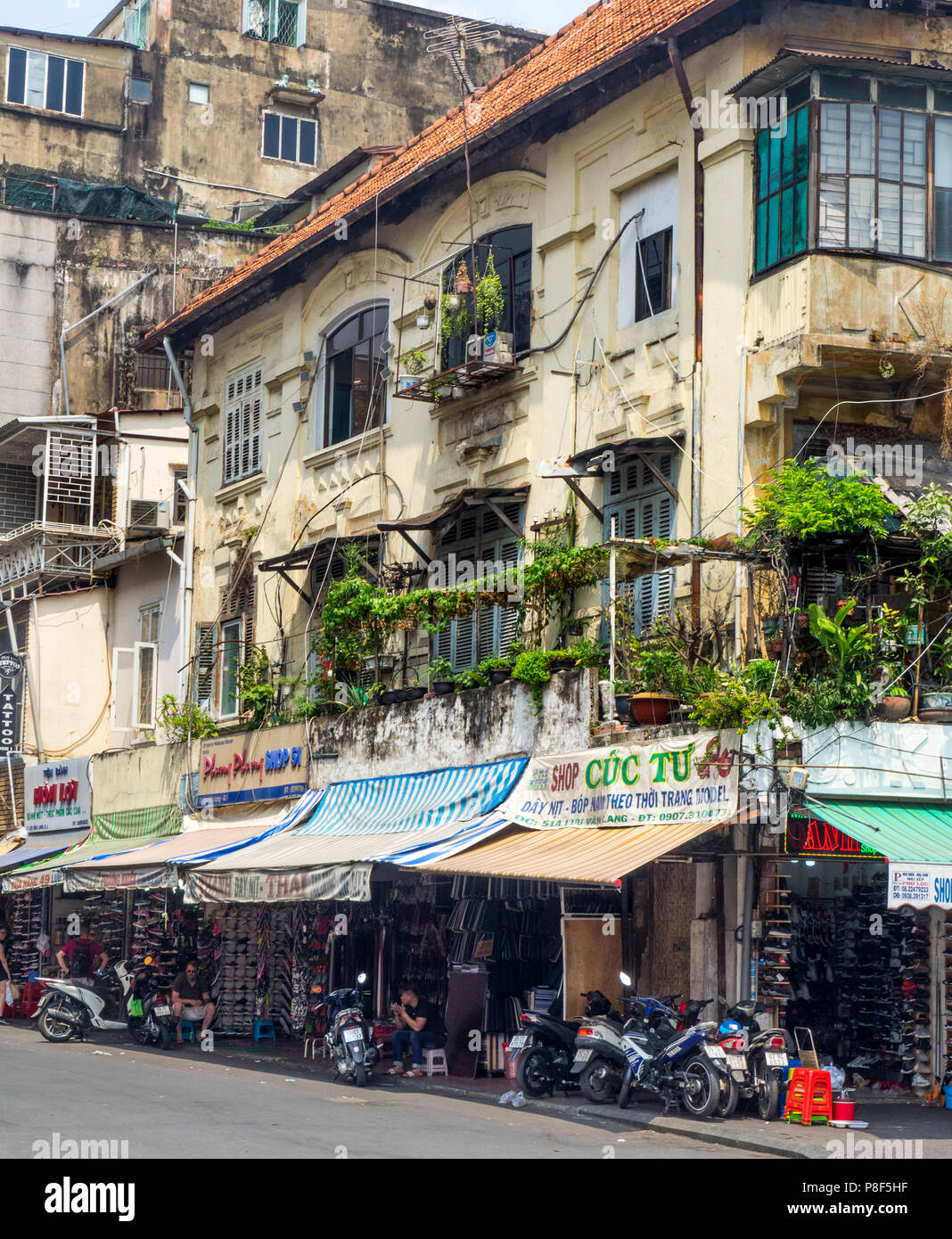 Rundown Urban Shops High Resolution Stock Photography and Images - Alamy