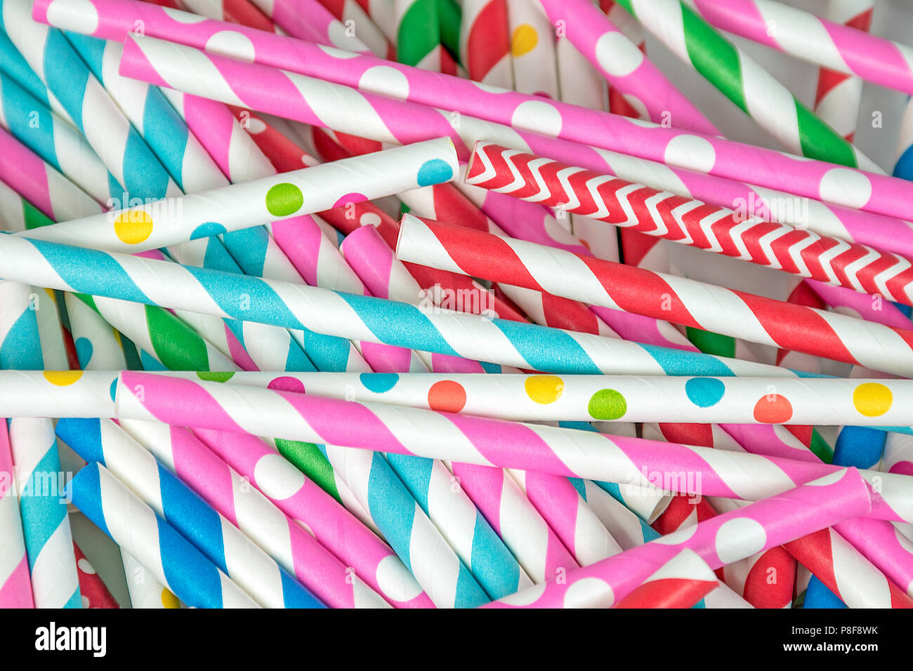 Pile of straws hi-res stock photography and images - Alamy