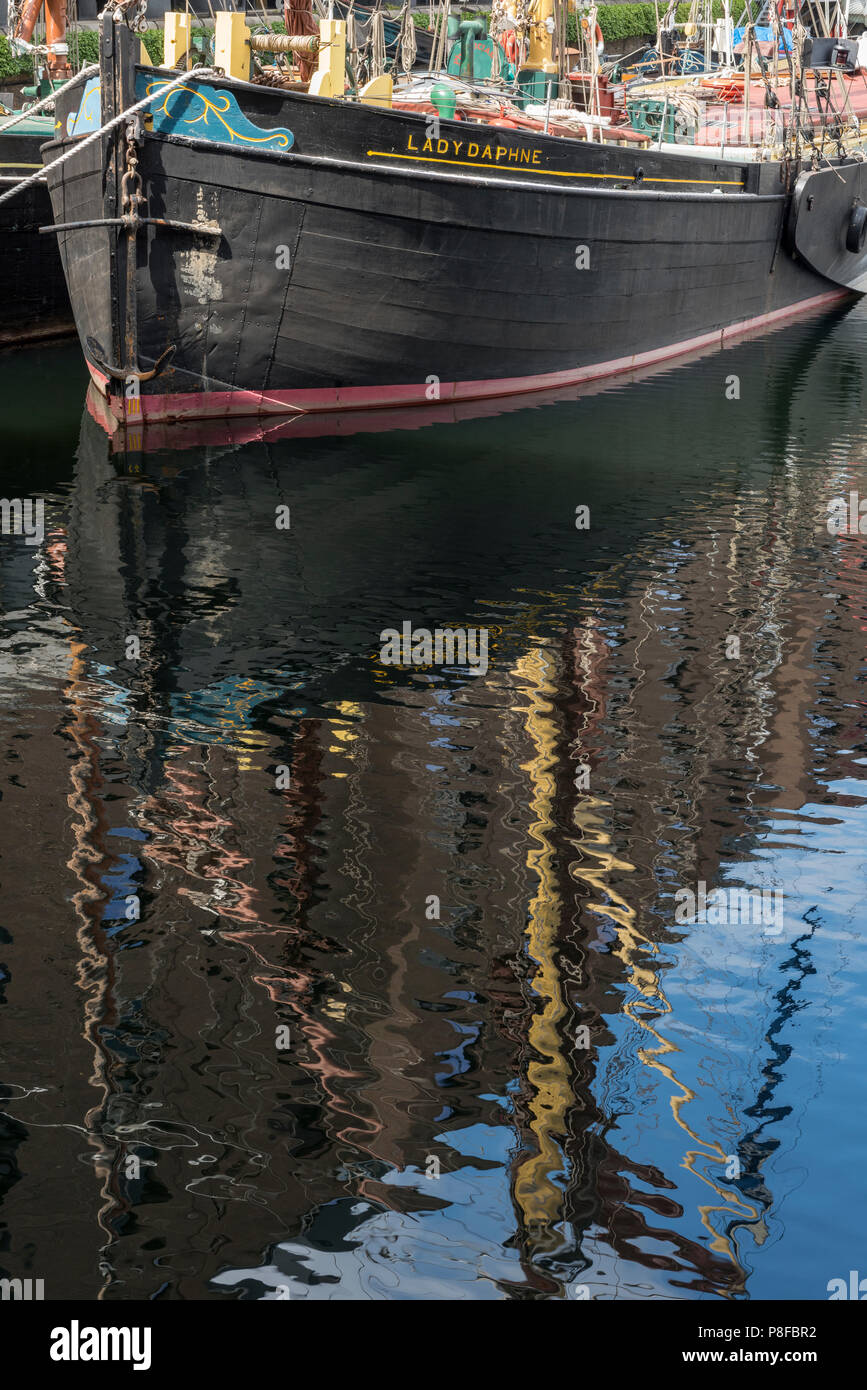 thames barges reflections, st katherine docks, river thames, london ...