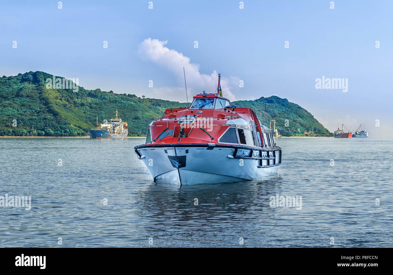 Cruise ship tender boat passengers hi-res stock photography and images ...