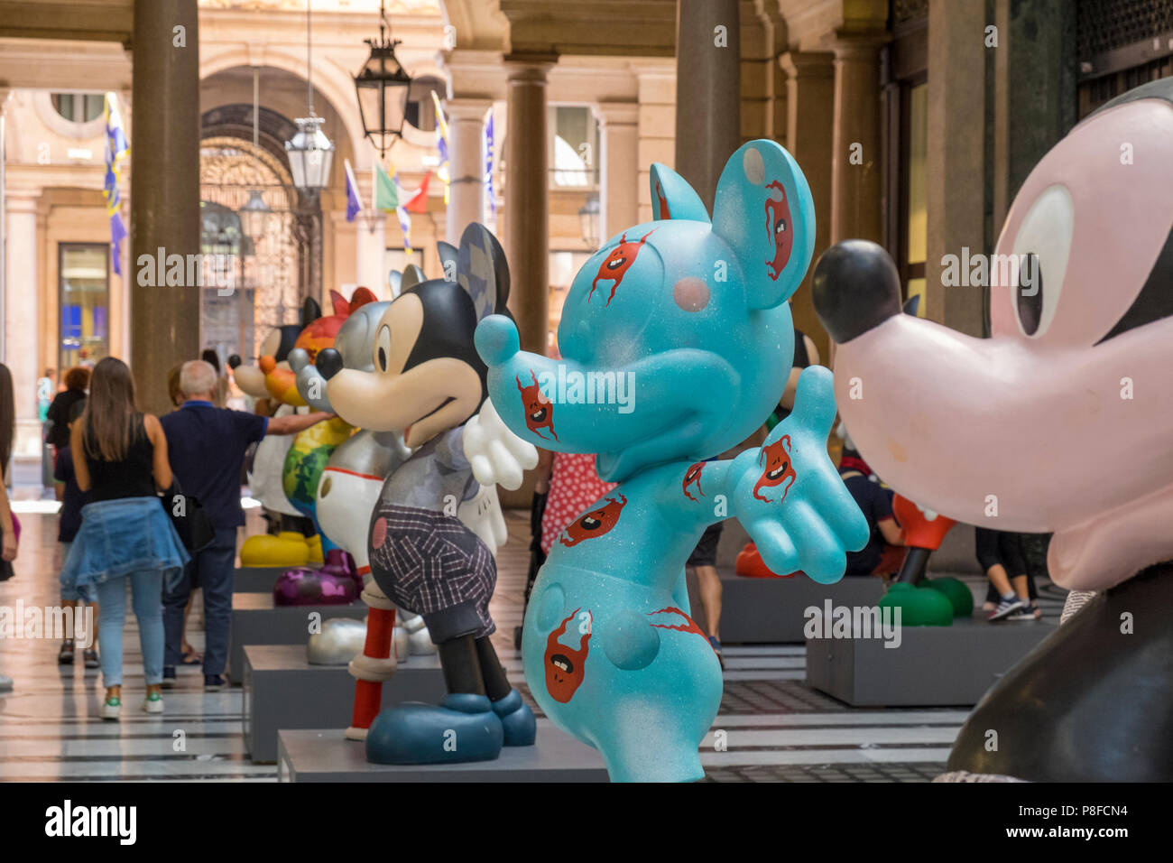 Mickey mouse cartoon hi-res stock photography and images - Alamy