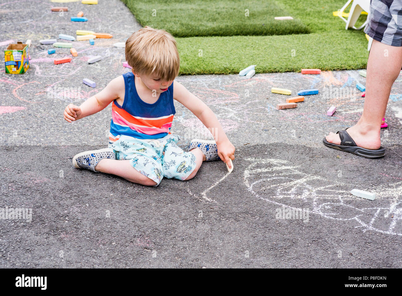 Sidewalk chalk art hi-res stock photography and images - Alamy