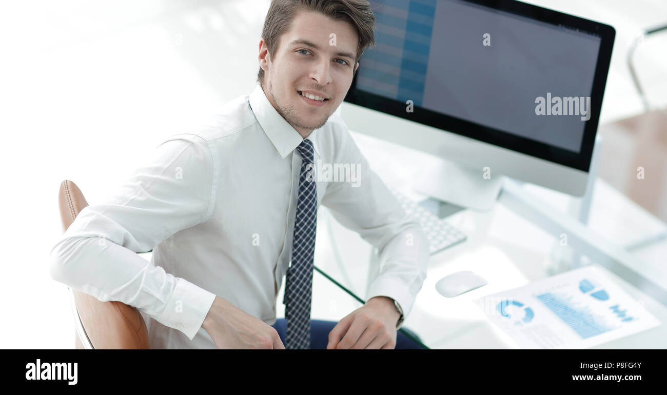 employee sitting in front of a computer screen Stock Photo - Alamy