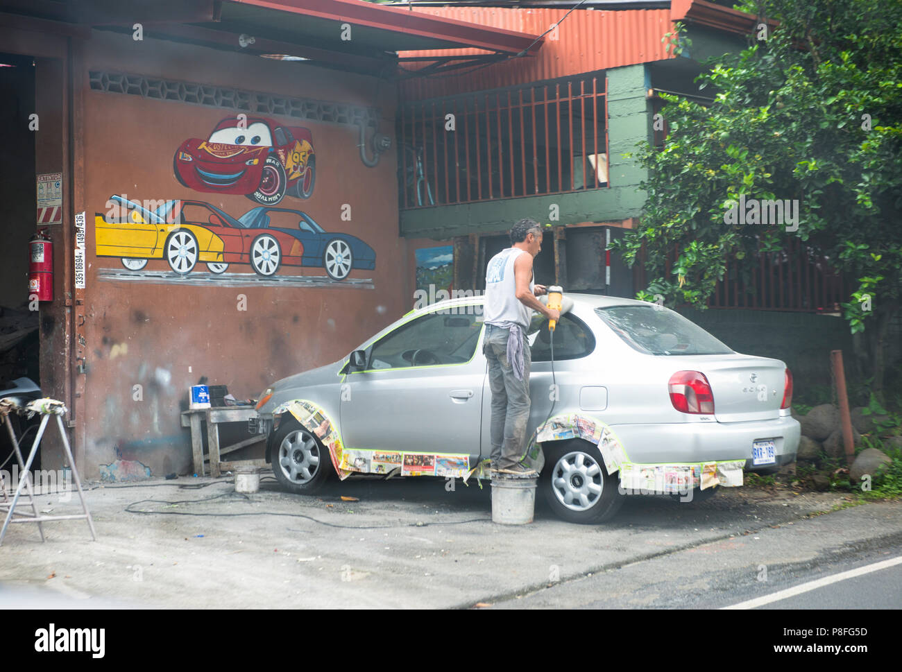 Cartoon car auto repair garage hi-res stock photography and images - Alamy