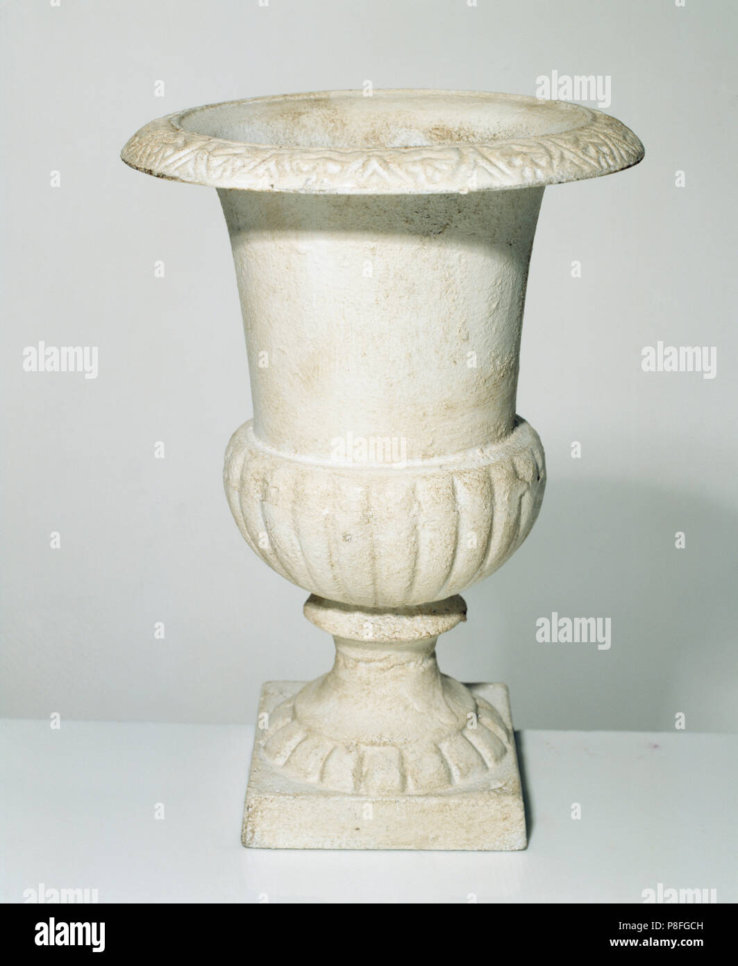 White urn hi-res stock photography and images - Alamy