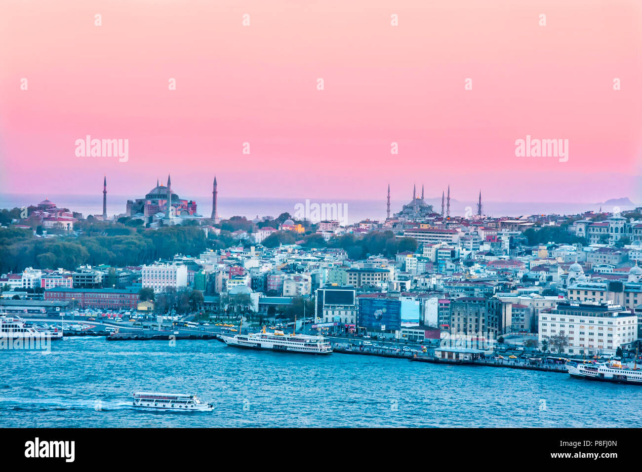 Pink sky and blue mosque istanbul hi-res stock photography and images ...