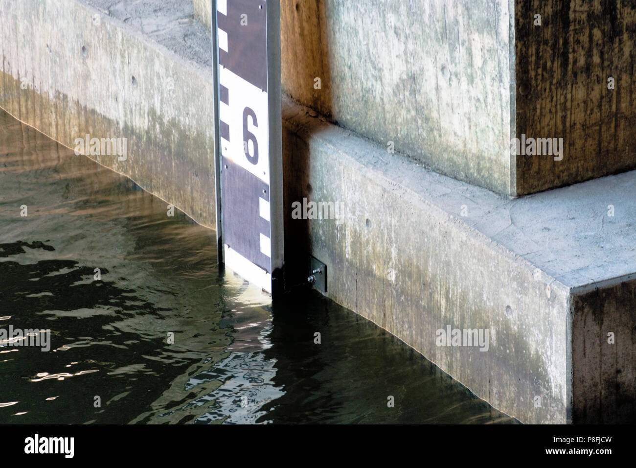 Water level measurement hi-res stock photography and images - Alamy