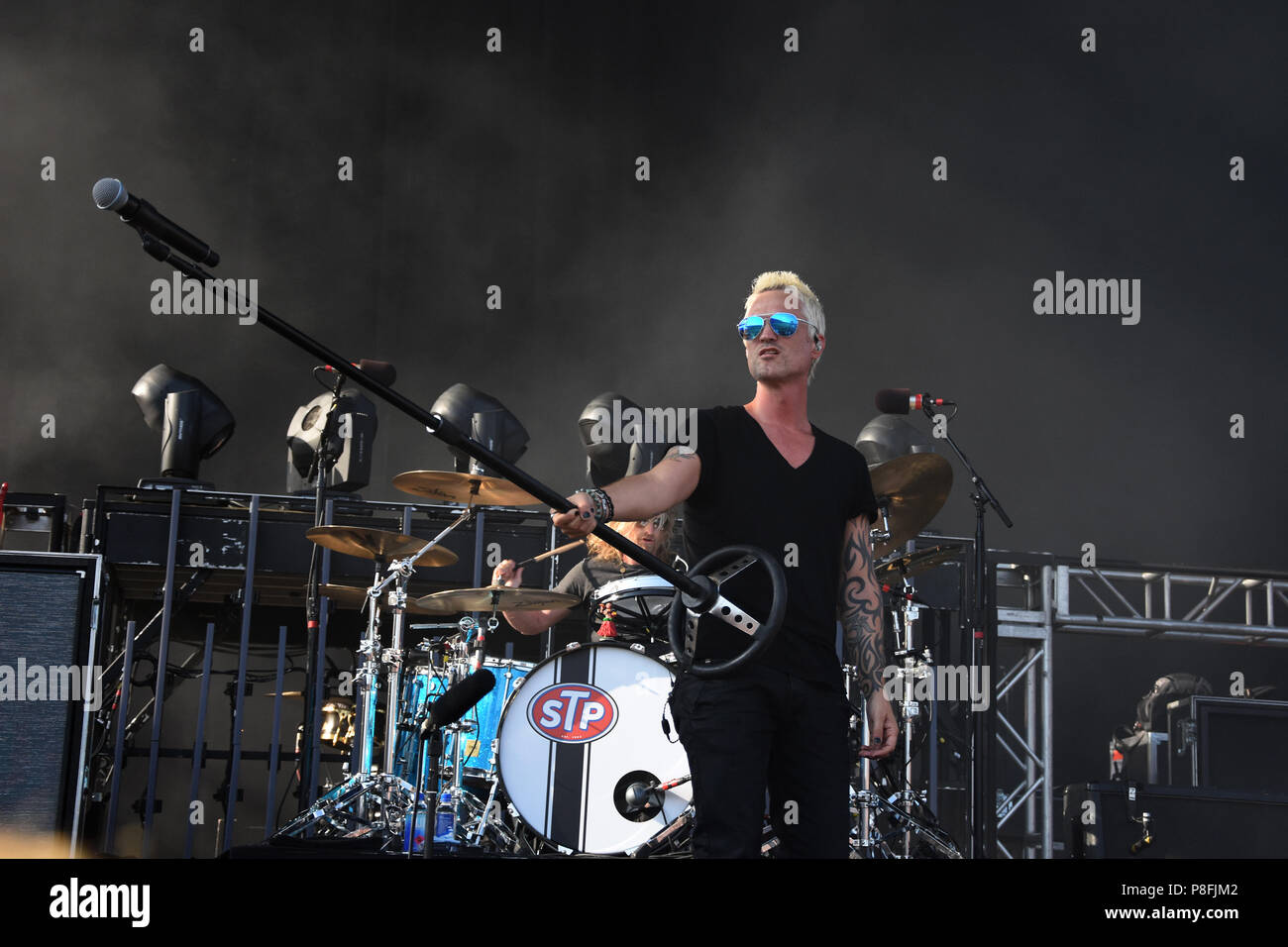 Stp jeff gutt vocals hi-res stock photography and images - Alamy