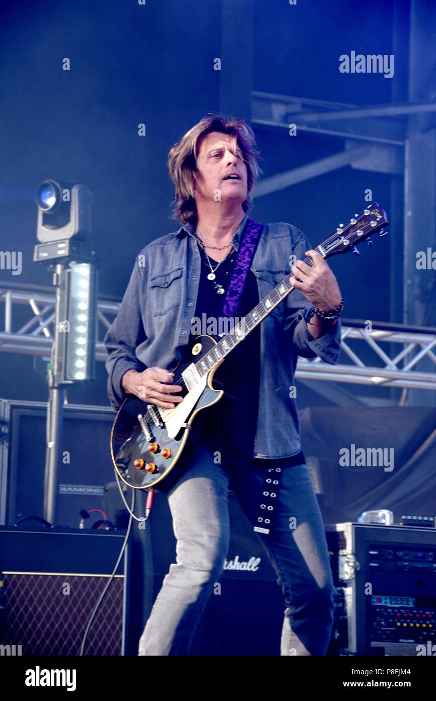 Robert deleo bass hi-res stock photography and images - Alamy