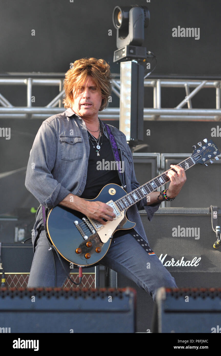 Jeff band live guitar festival hi-res stock photography and images - Alamy