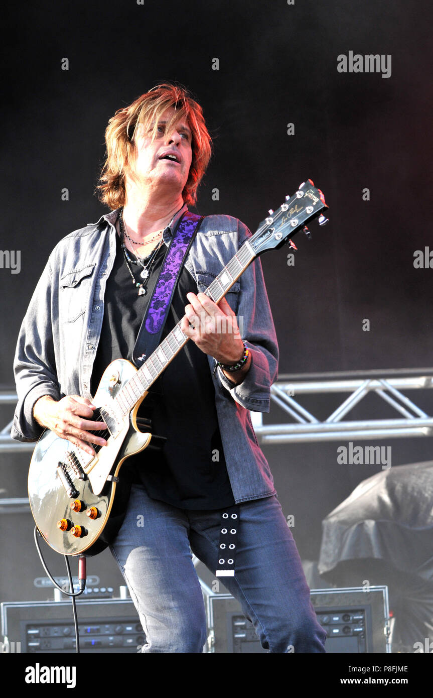 Robert deleo bass hi-res stock photography and images - Alamy