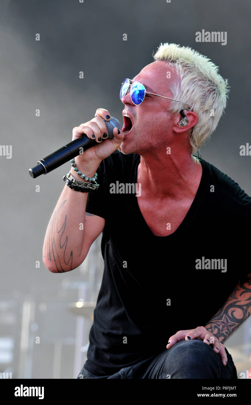 Robert deleo bass hi-res stock photography and images - Alamy
