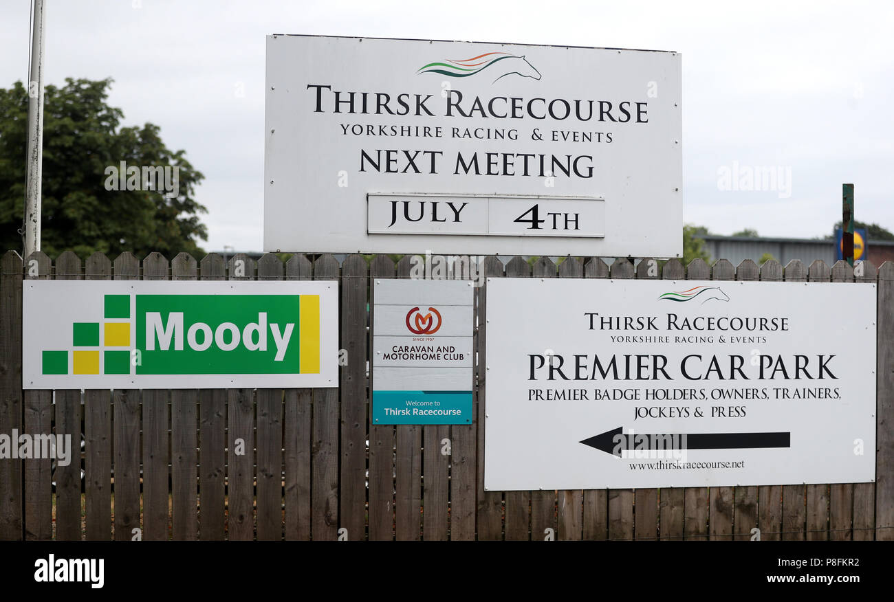 A general view of the welcome sign at Thirsk Racecourse, Thirsk Stock ...