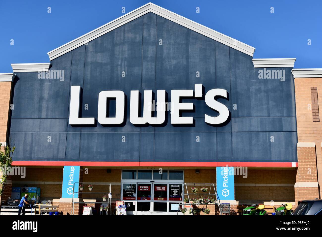 Lowes storefront hi-res stock photography and images - Alamy