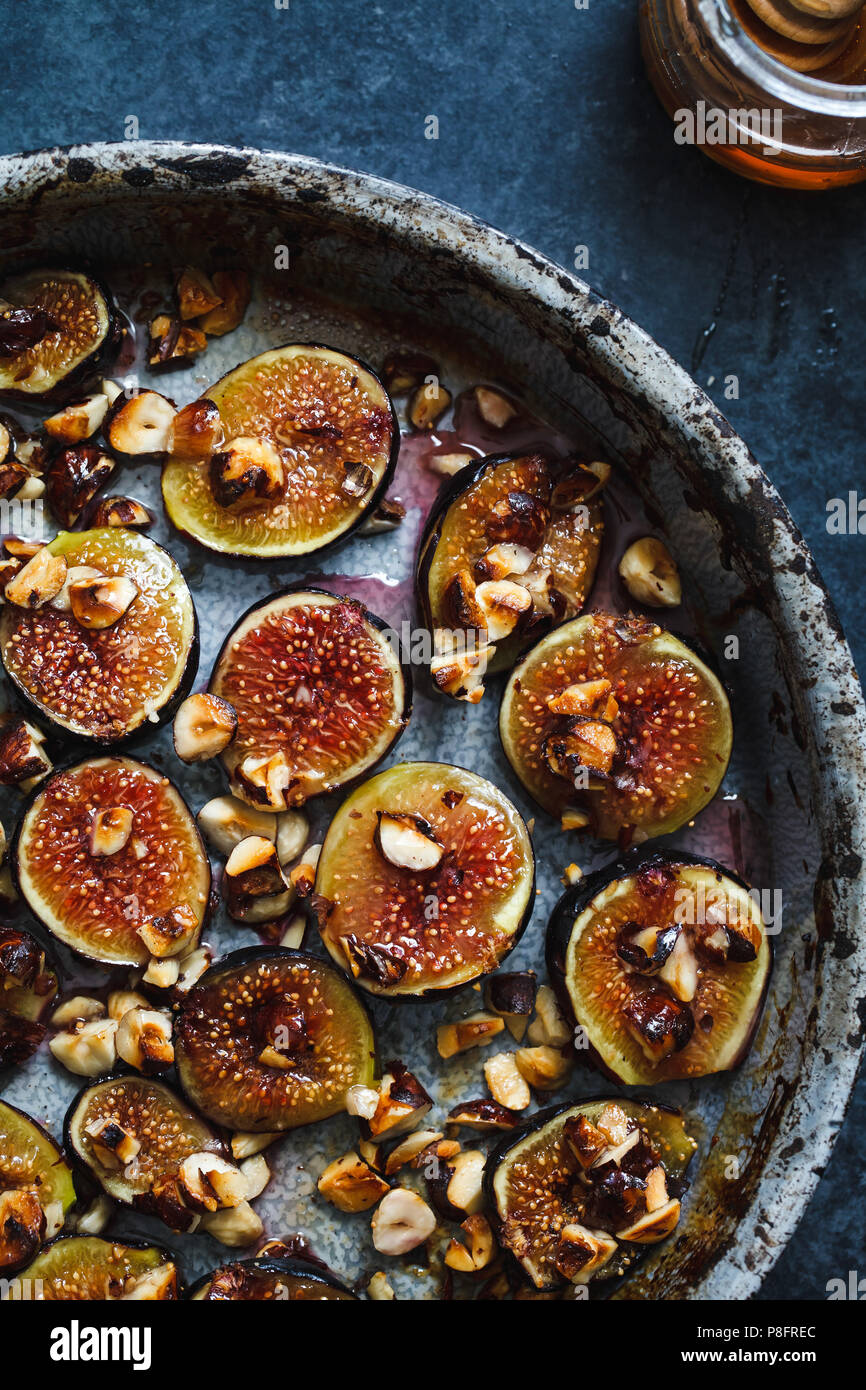 Figs in roasting pan Stock Photo - Alamy