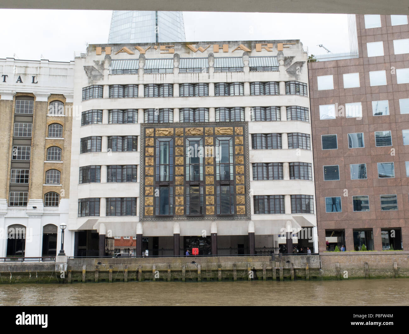 Commercial glass design offices hi-res stock photography and images - Alamy