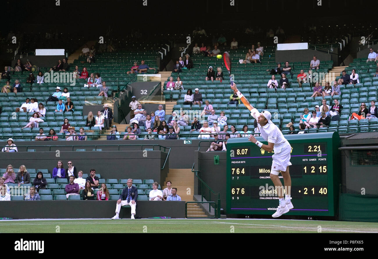 Empty tennis court seats hi-res stock photography and images - Alamy