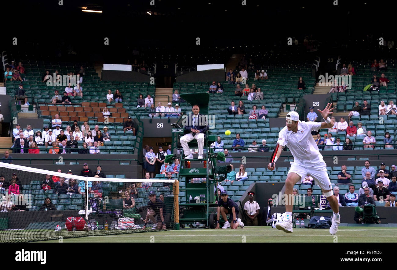 Empty tennis court seats hi-res stock photography and images - Alamy