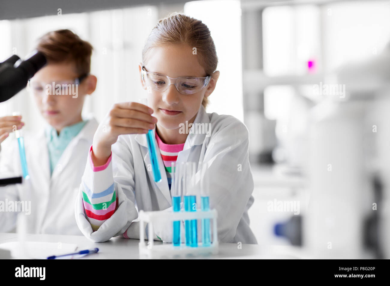 kids with test tubes studying chemistry at school Stock Photo - Alamy