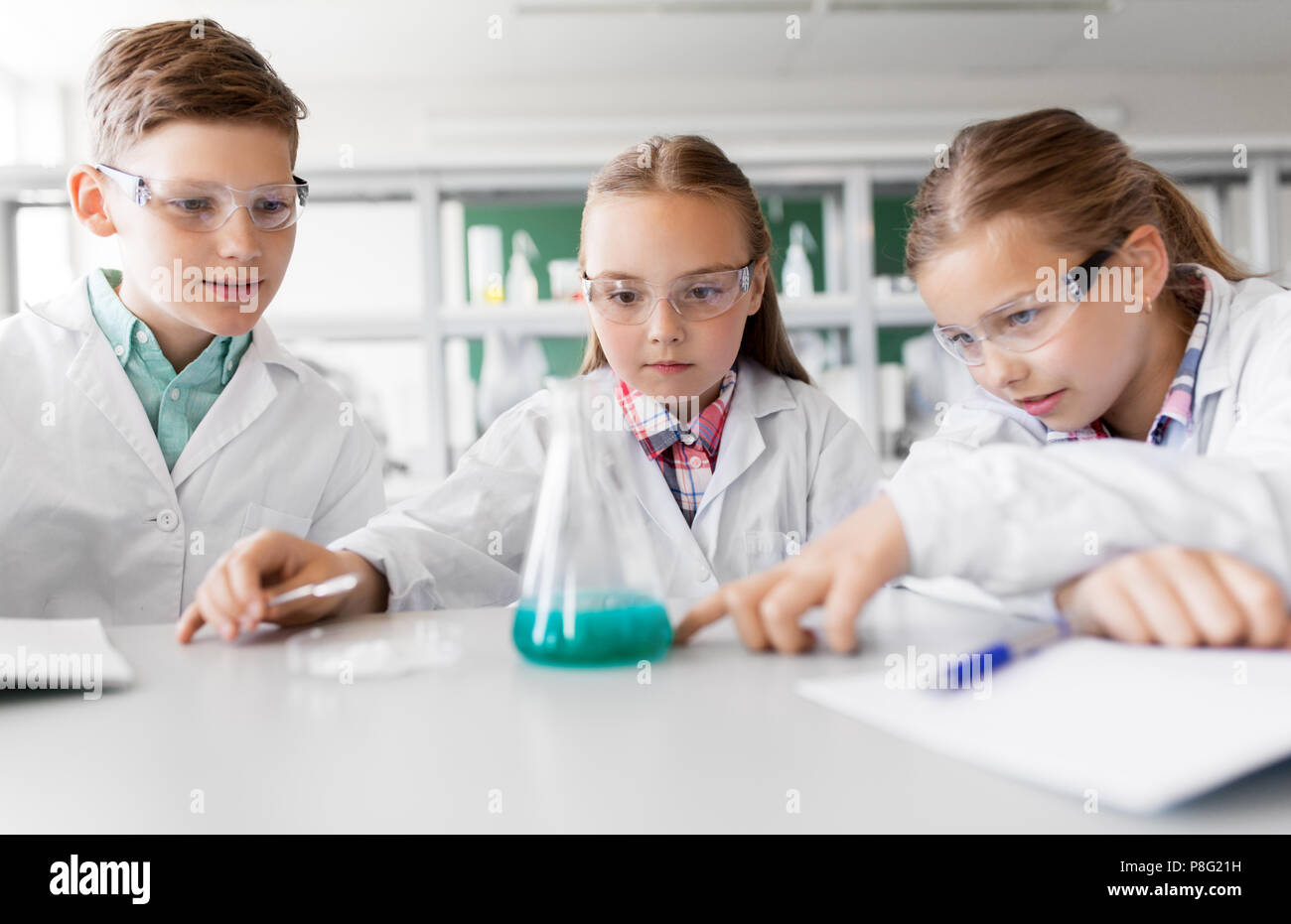 kids with test tube studying chemistry at school Stock Photo - Alamy