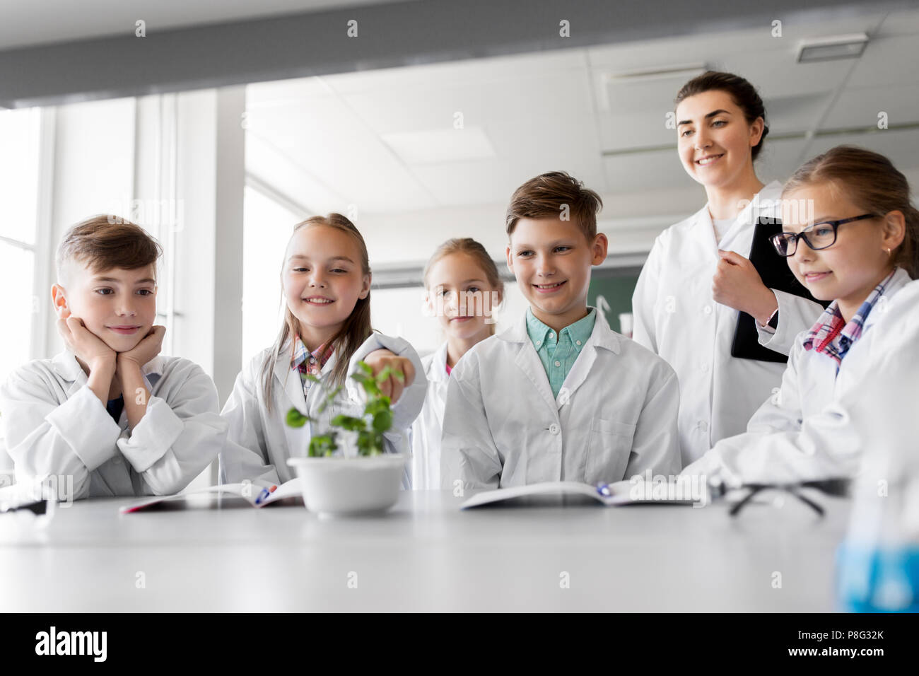 Biology class teen plant hi-res stock photography and images - Alamy