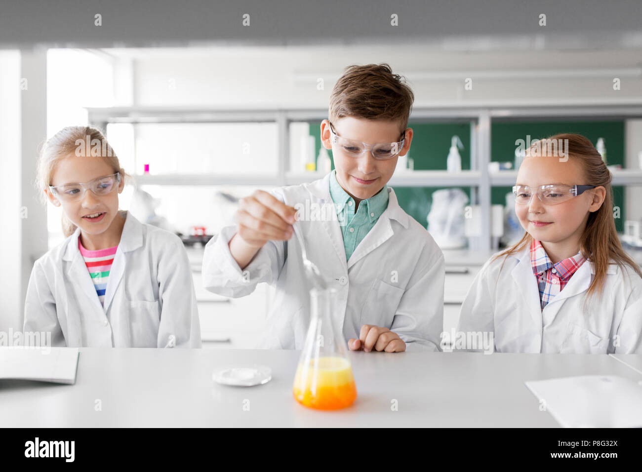 kids with test tube studying chemistry at school Stock Photo - Alamy