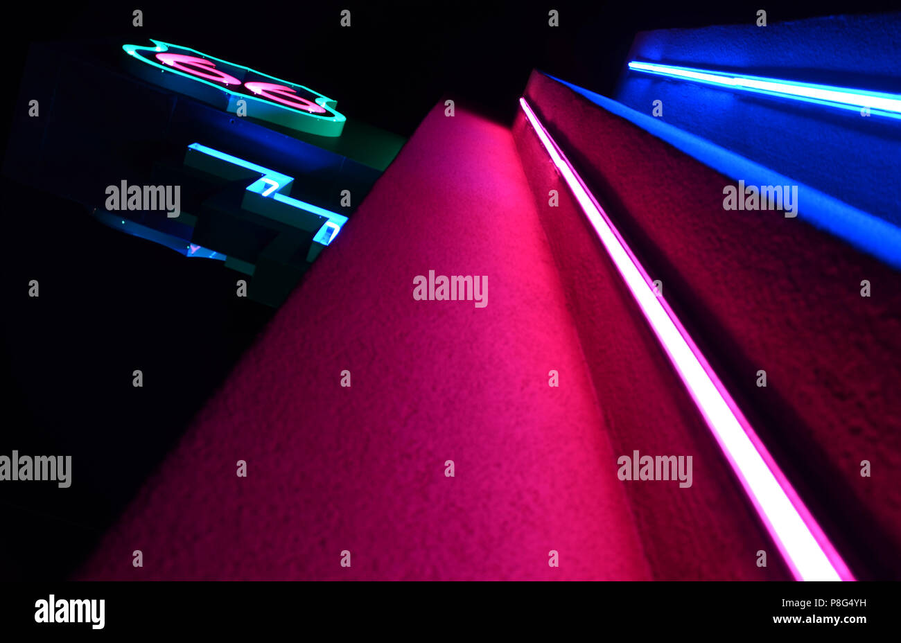 Neon Welcome Road Sign Albuquerque New Mexico Route 66 Stock Photo - Alamy