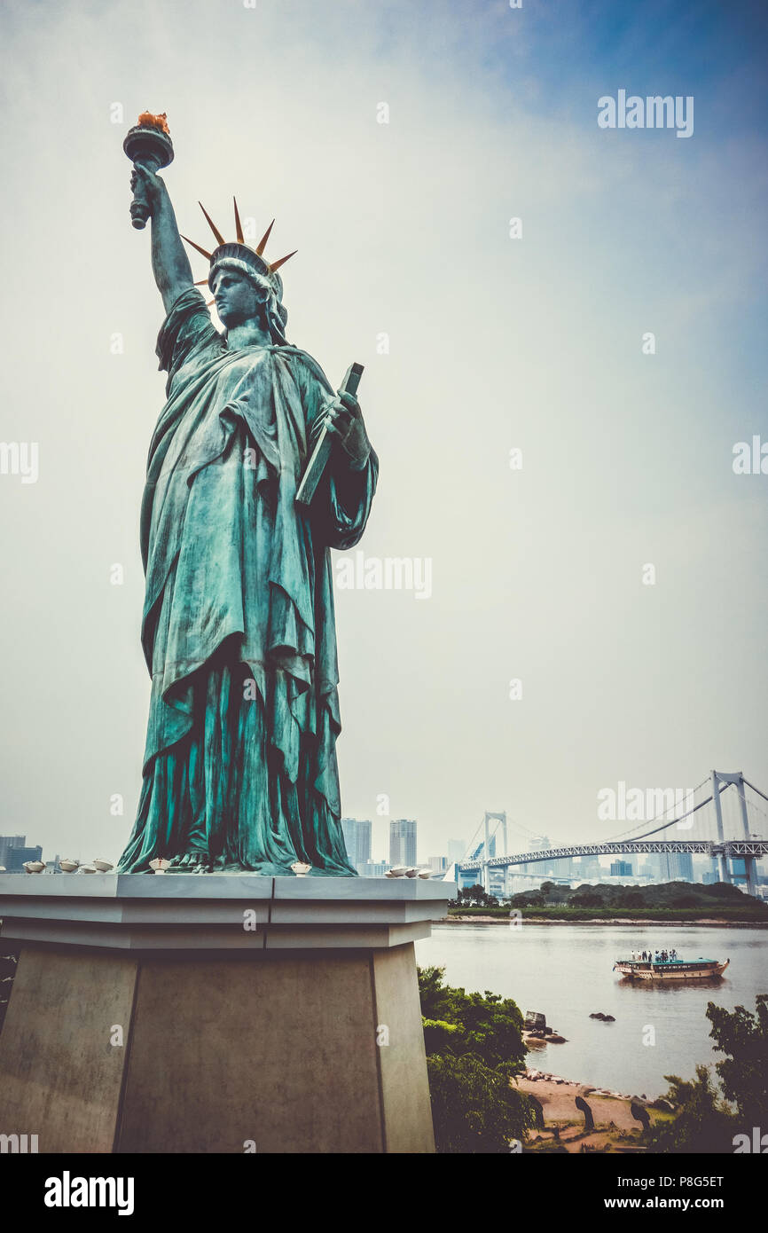 Statue of liberty and rainbow bridge hi-res stock photography and ...