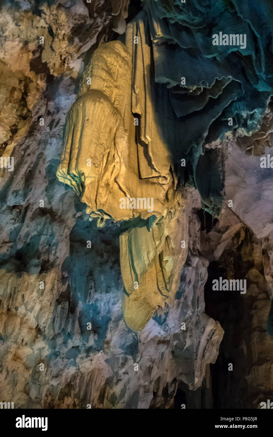 Inside Dao Go Caves, Ha Long Bay, Quảng Ninh Province, Viet Nam Stock ...