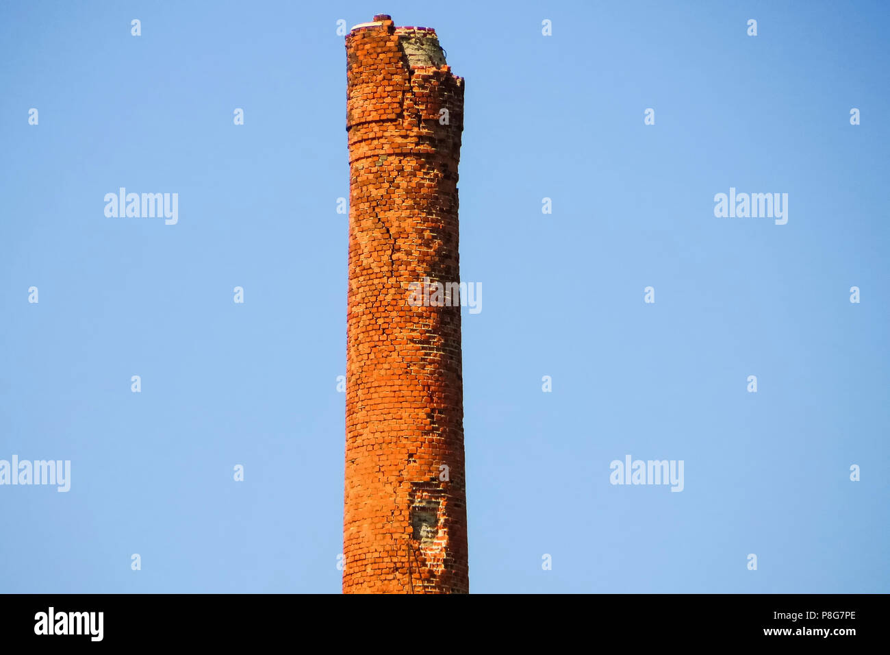 Ruin brick factory hi-res stock photography and images - Alamy