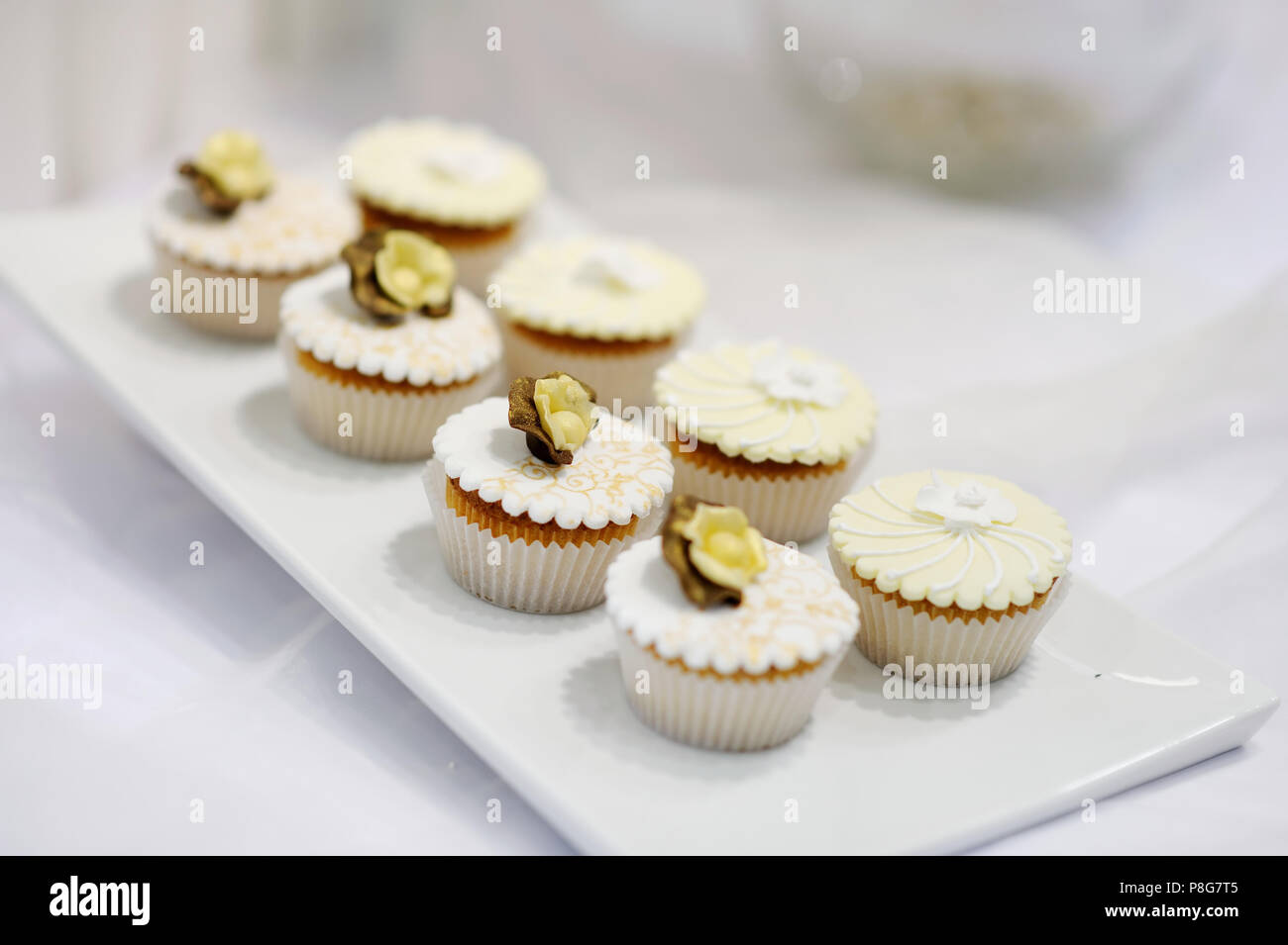 Vanilla cream cupcakes hi-res stock photography and images - Alamy