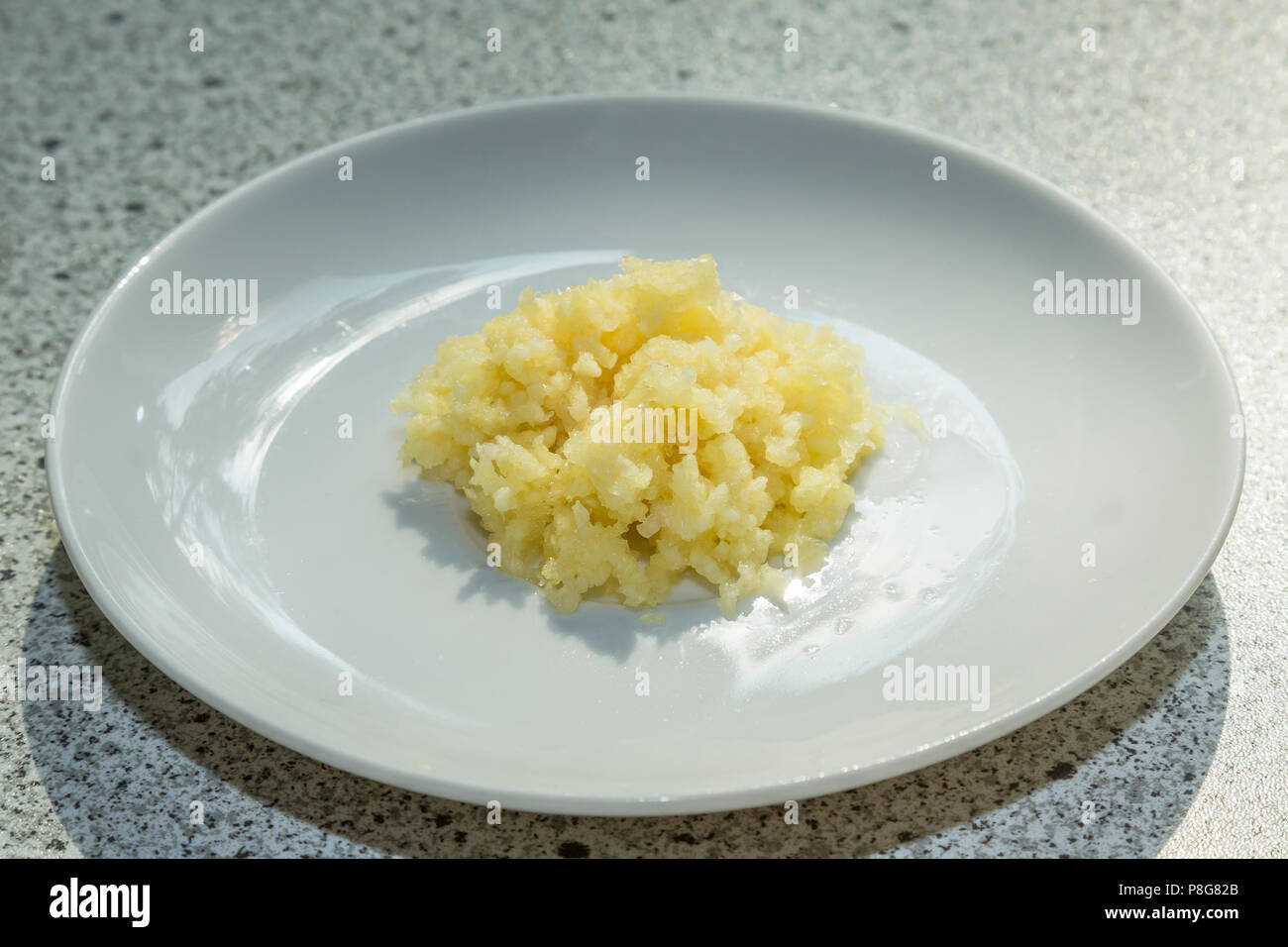Food photography - freshly pressed garlic Stock Photo - Alamy