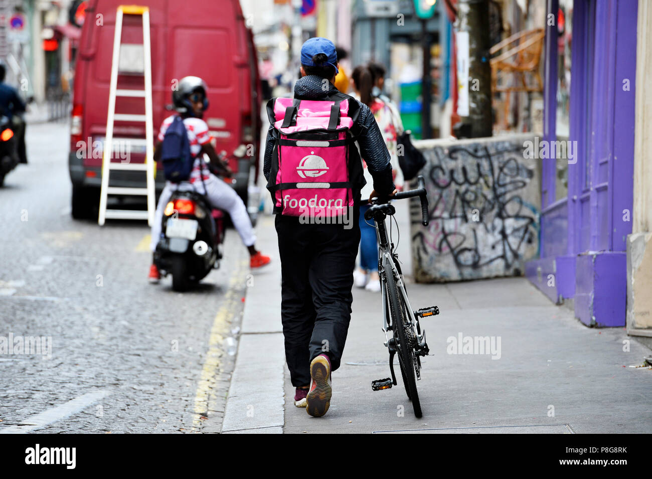 Foodora delivery man hi-res stock photography and images - Alamy