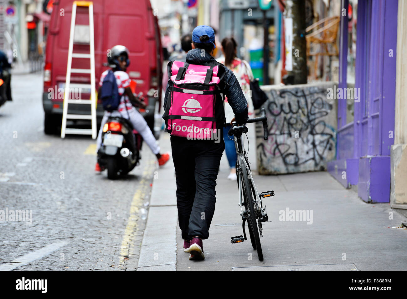 Take away delivery driver hi-res stock photography and images - Alamy